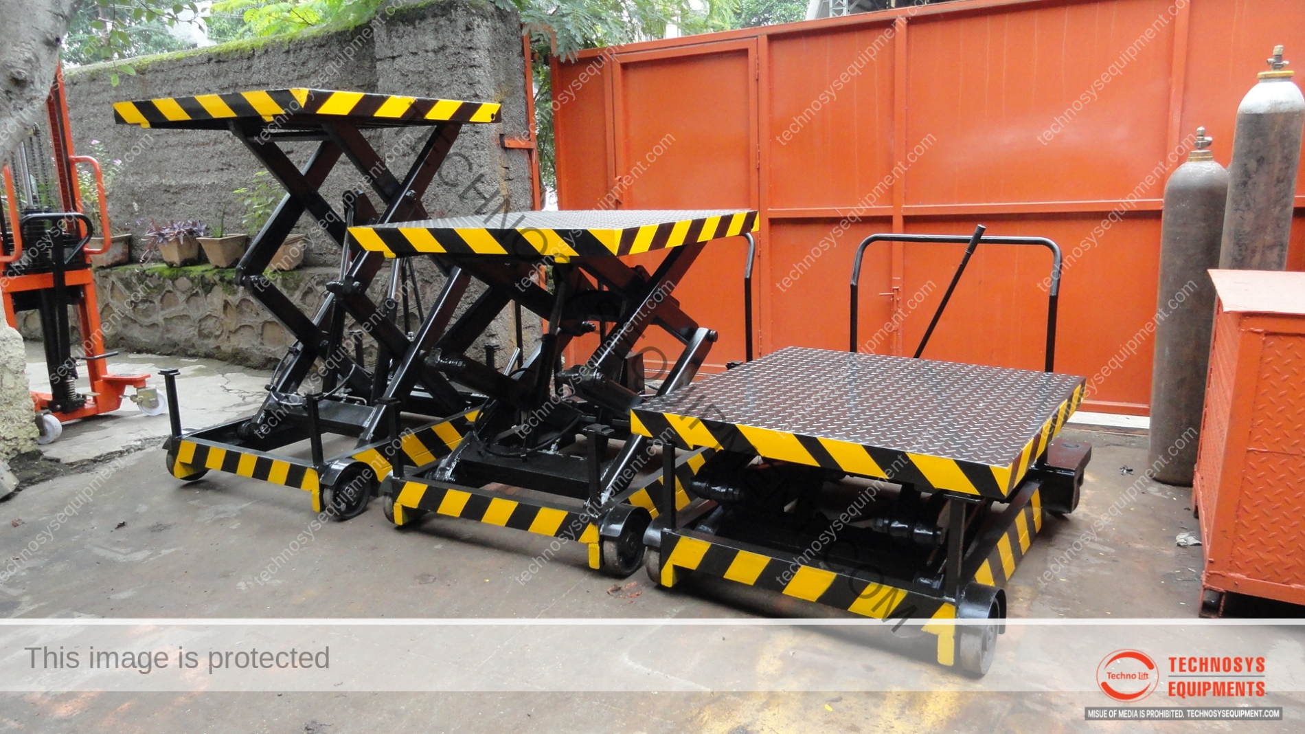 Mobile Scissor Lift – Technolift | Technosys Equipments | Material ...